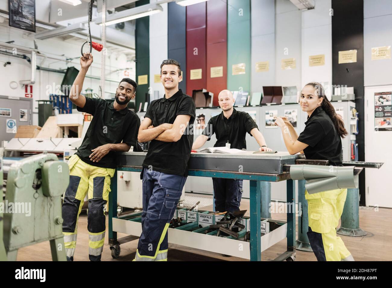 High school students group work hi-res stock photography and images - Alamy