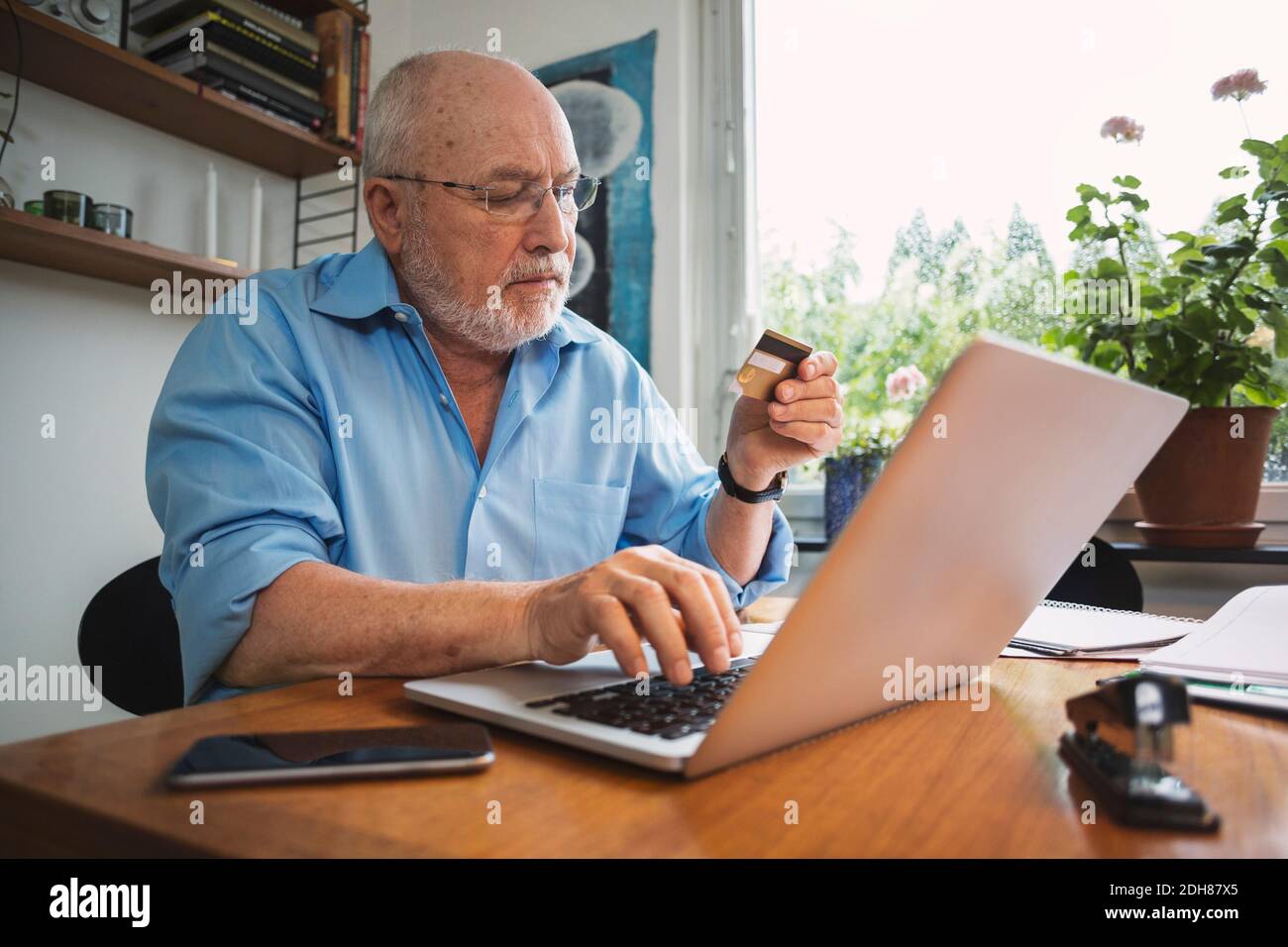Online payment man using hi-res stock photography and images - Alamy