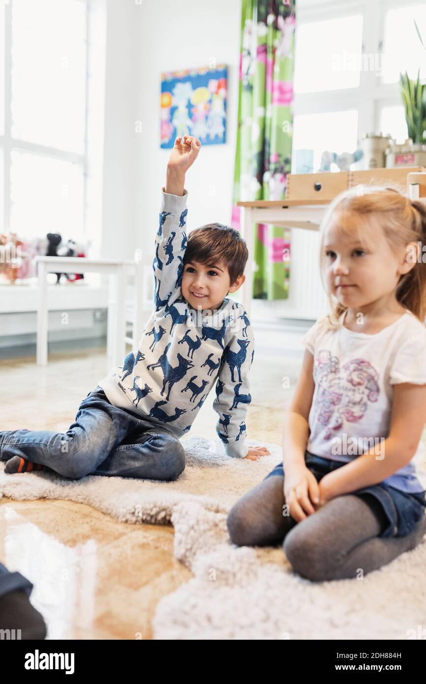 Preschool classroom sitting floor hi-res stock photography and images ...