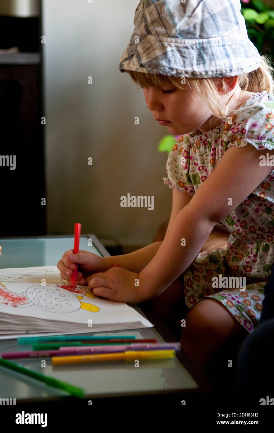 Little adorable girl drawing on paper Stock Photo - Alamy