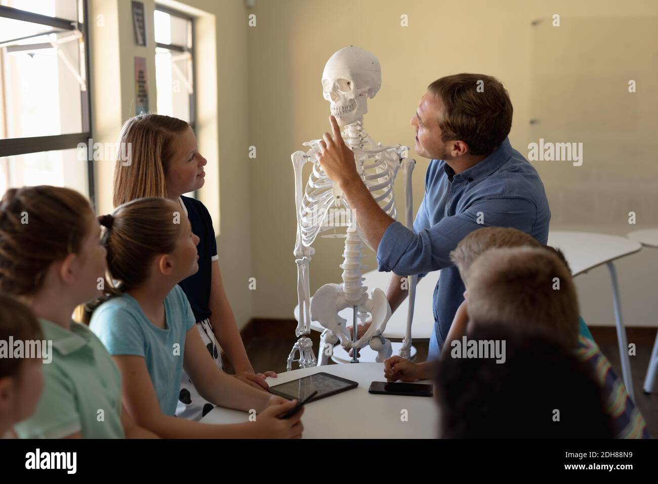Skeleton sitting computer hi-res stock photography and images - Alamy
