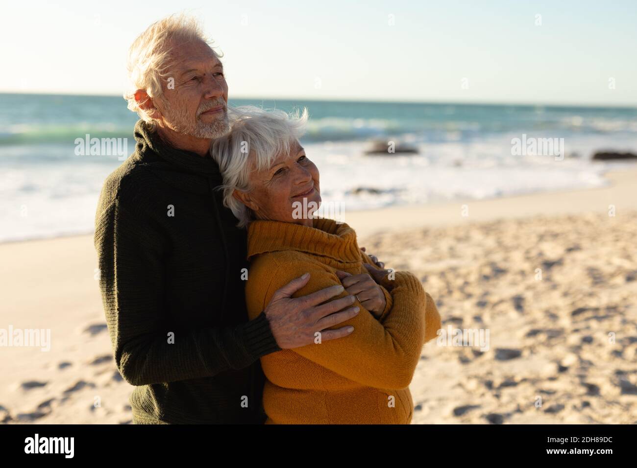 Old couple in love at the beach Stock Photo - Alamy