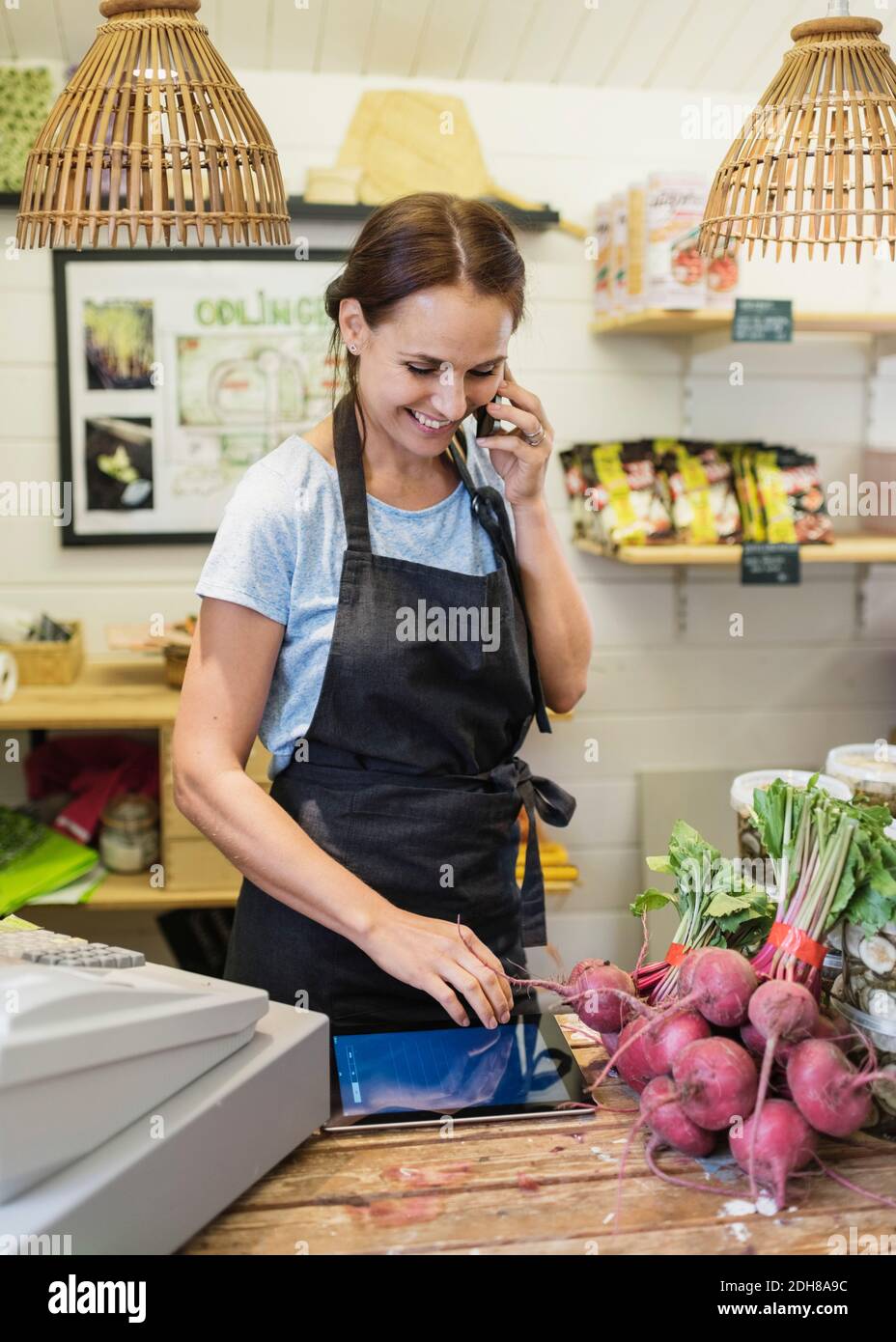 Vegetable cashier hi-res stock photography and images - Alamy