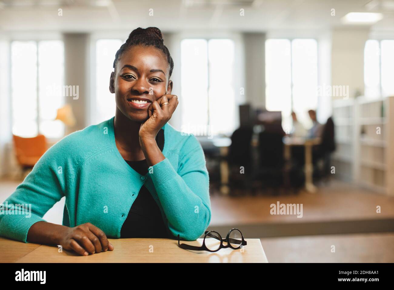 Chin table hi-res stock photography and images - Alamy