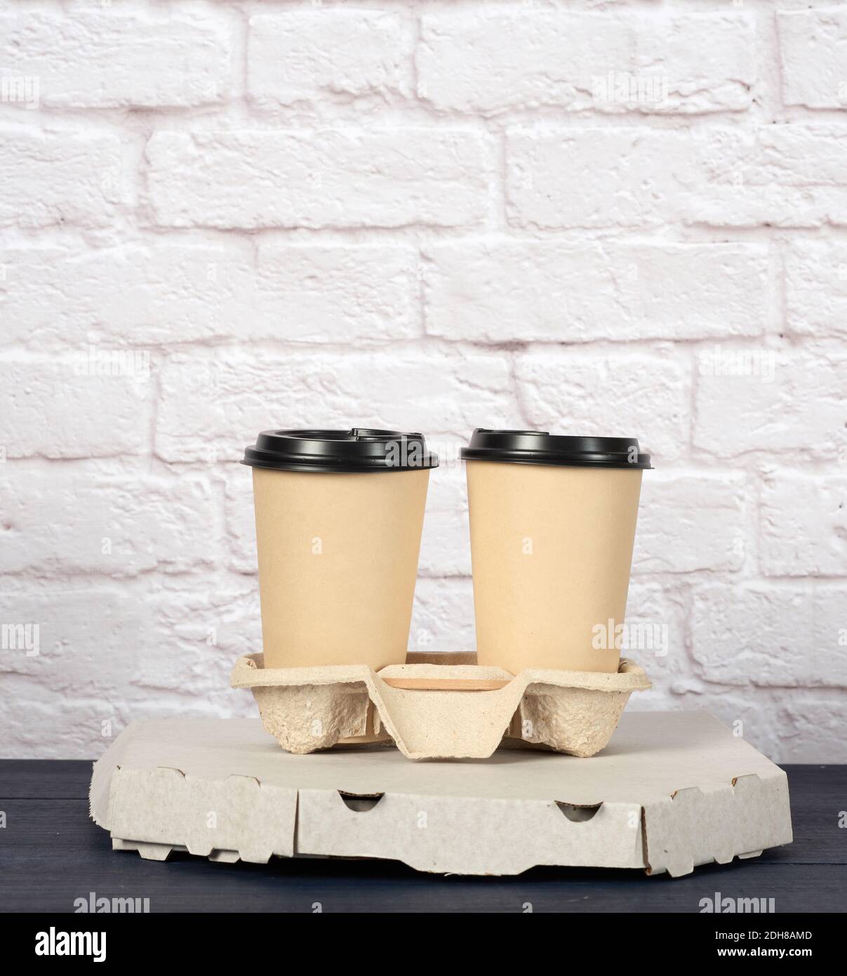 Disposable paper cups in box hi-res stock photography and images - Alamy