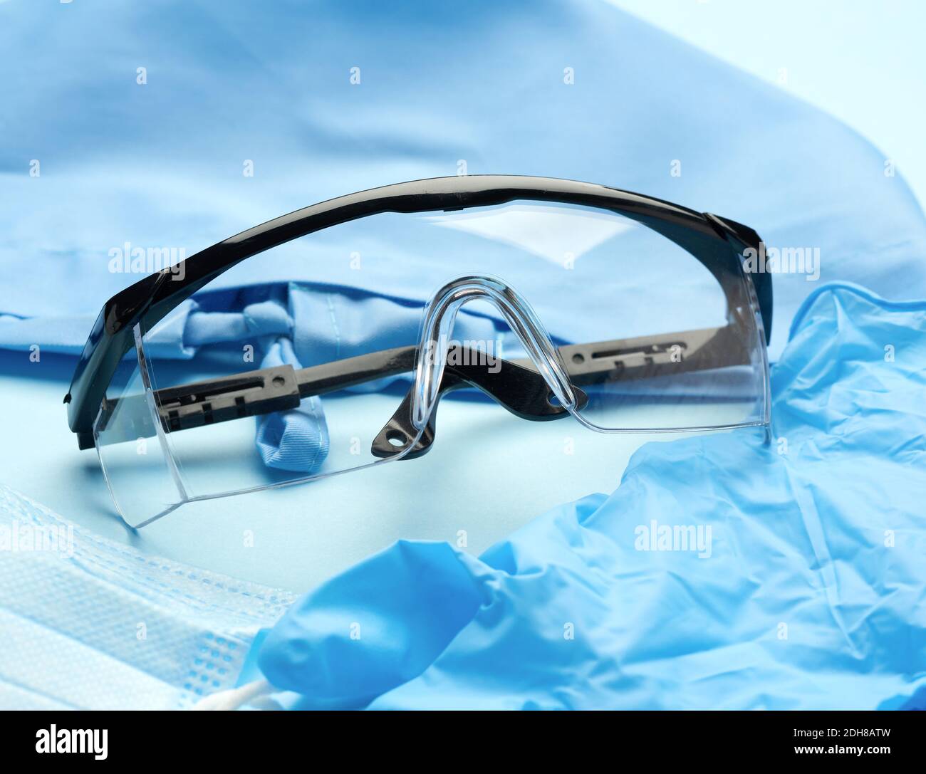 Disposable surgical glasses hi-res stock photography and images - Alamy
