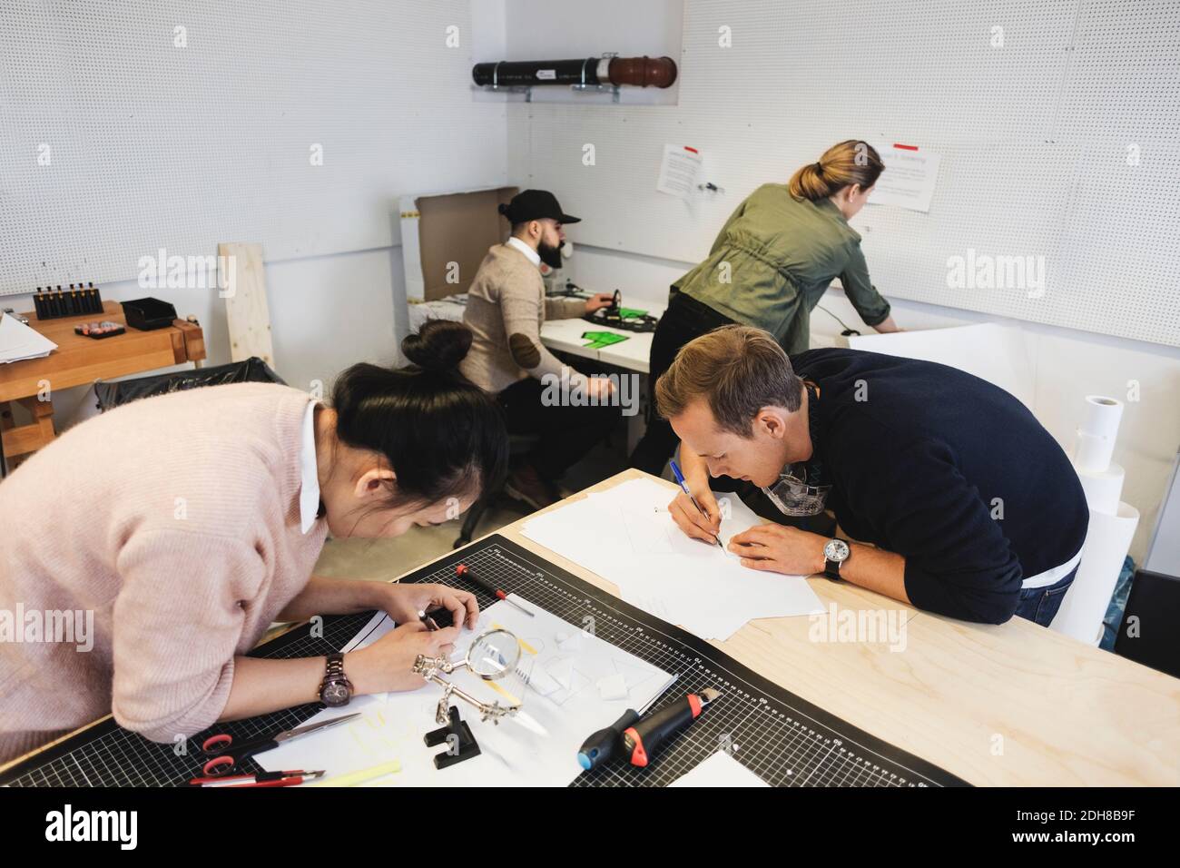 Business people working on project hi-res stock photography and images ...