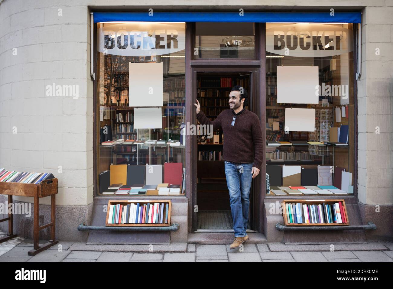 Male librarian hi-res stock photography and images - Alamy