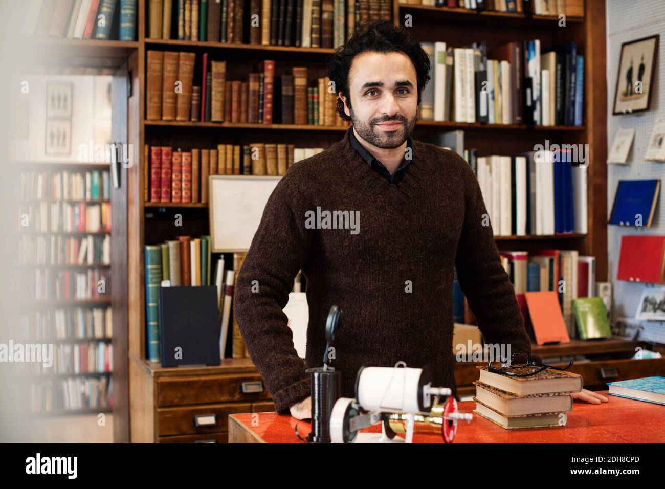 Librarian hi-res stock photography and images - Alamy