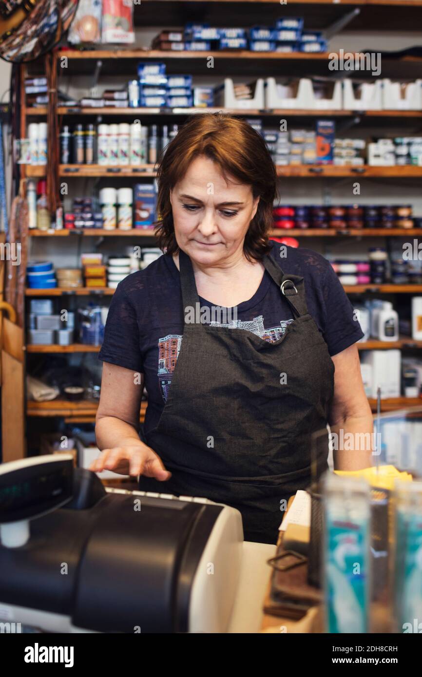 Service repair cash register hi-res stock photography and images - Alamy