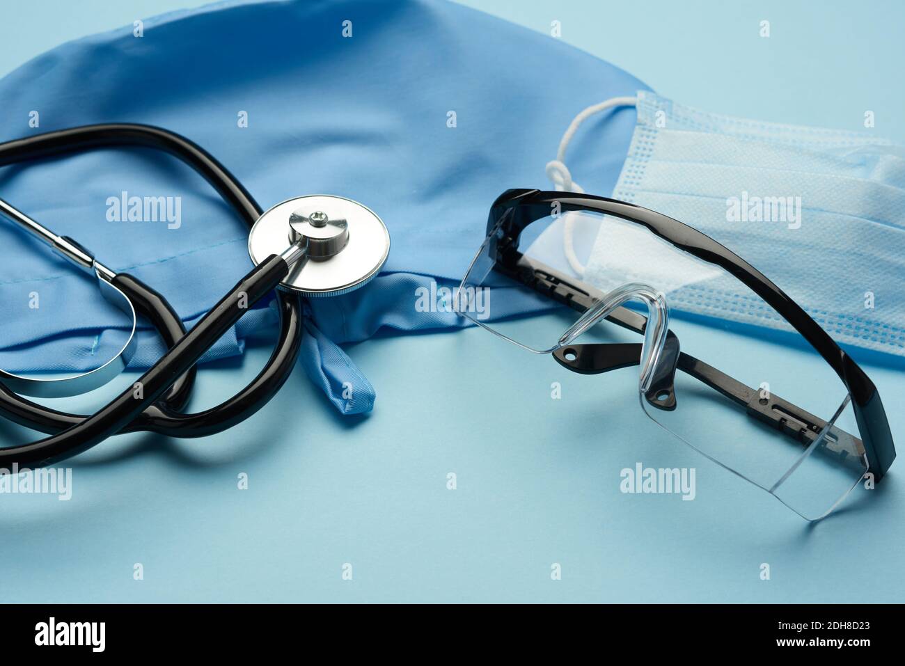 Disposable surgical glasses hi-res stock photography and images - Alamy