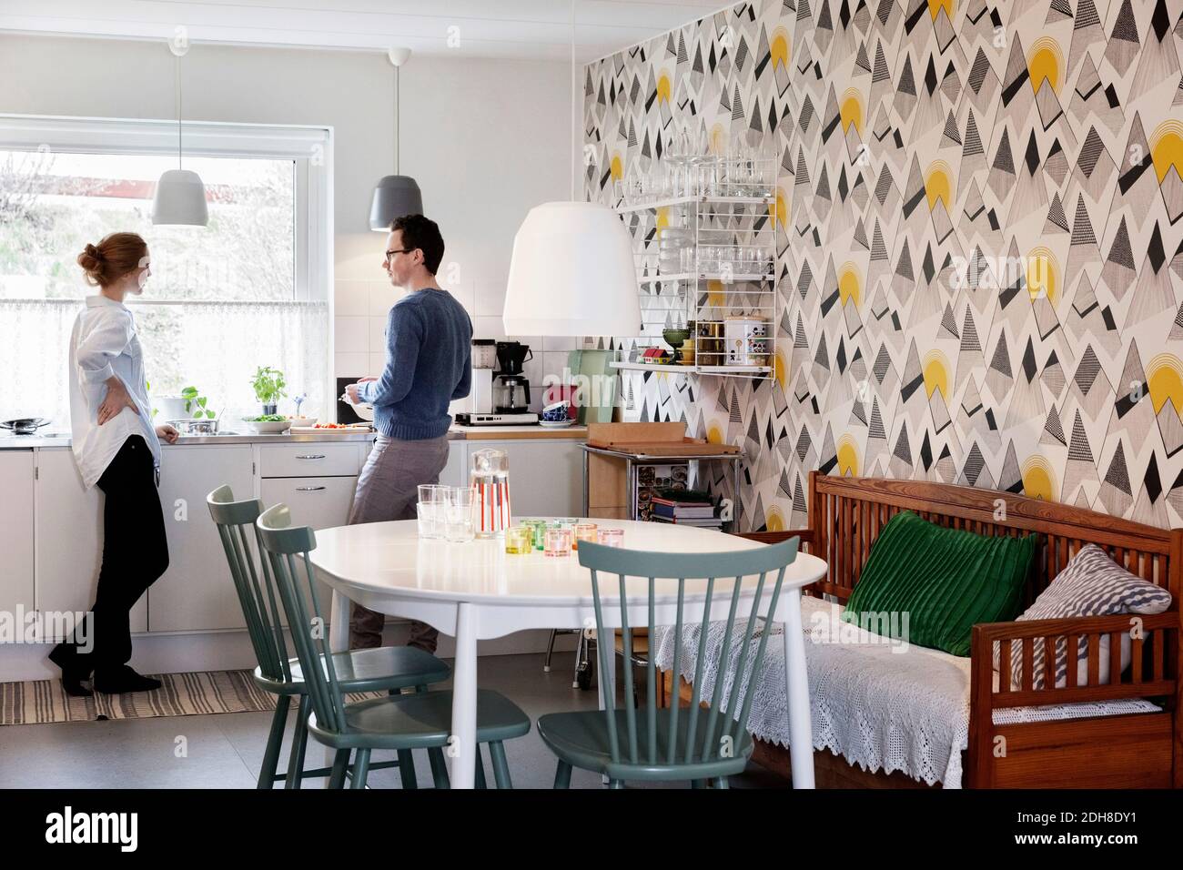 Counter tables hi-res stock photography and images - Alamy