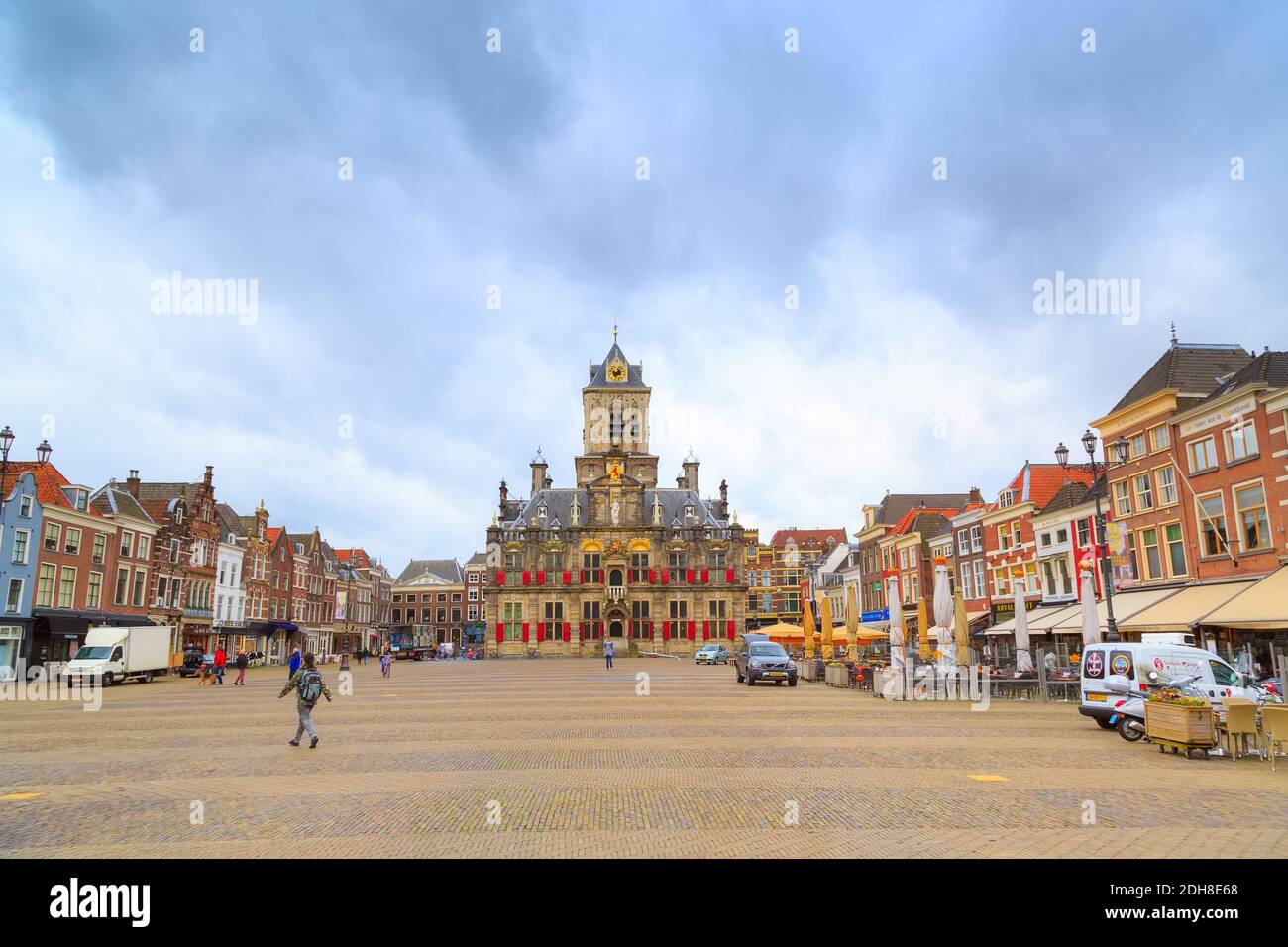 Delft market square hi-res stock photography and images - Alamy
