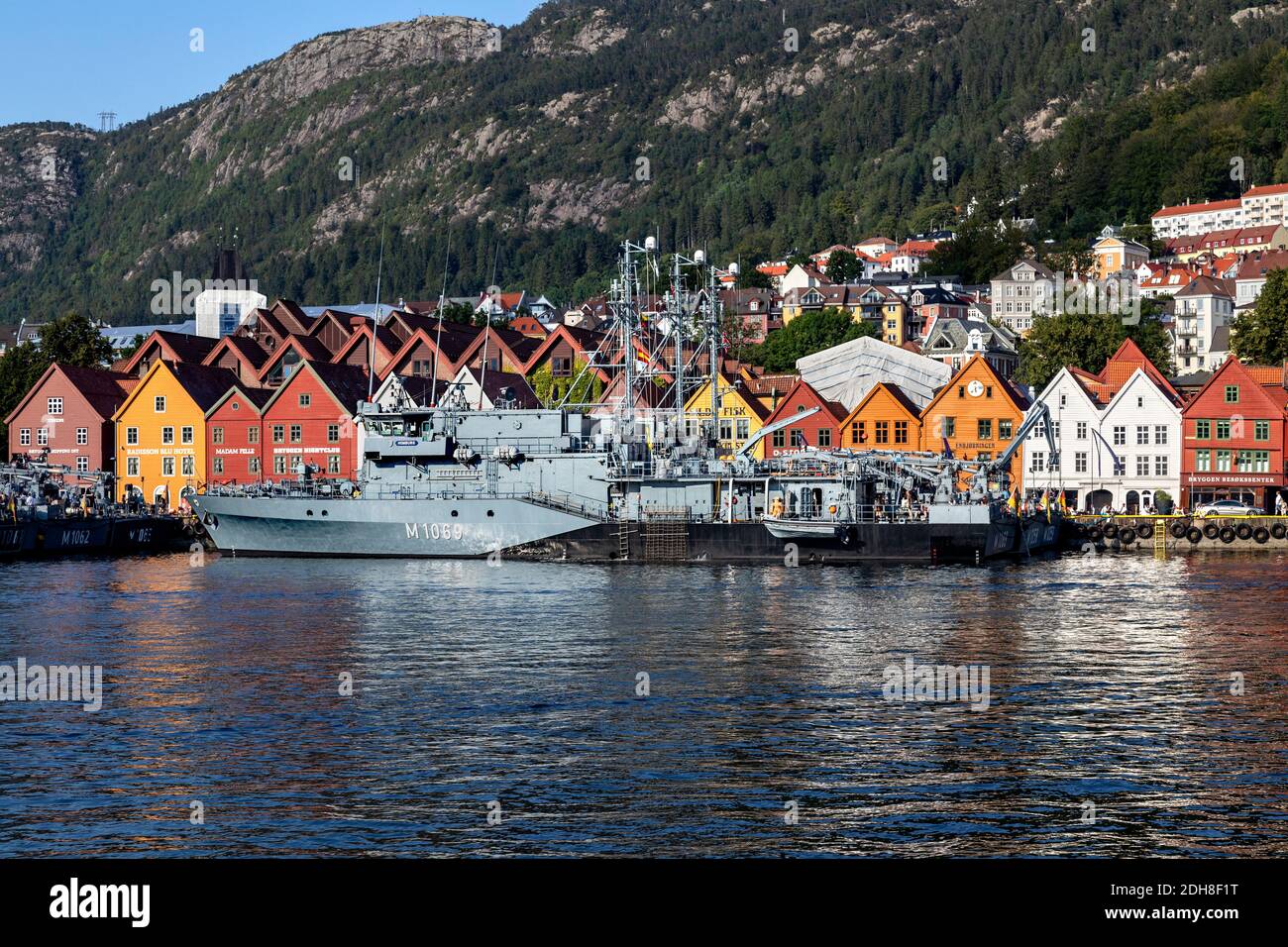 Minesweepers hi-res stock photography and images - Alamy
