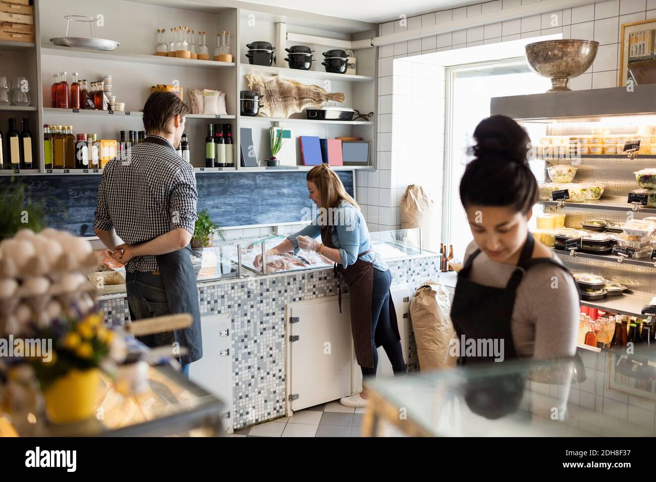 Fish shop owners hi-res stock photography and images - Alamy