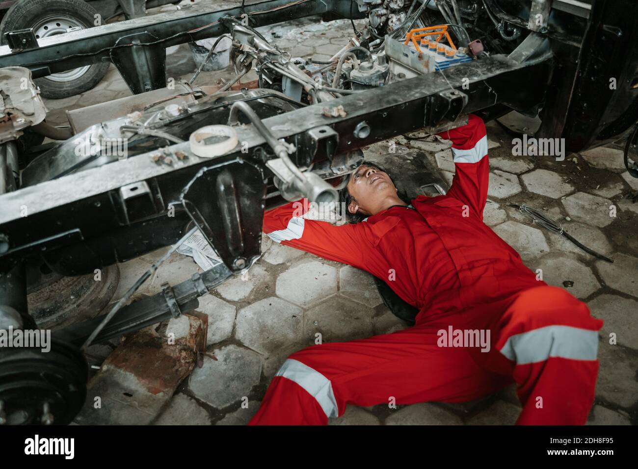 Car engine parts floor hi-res stock photography and images - Alamy