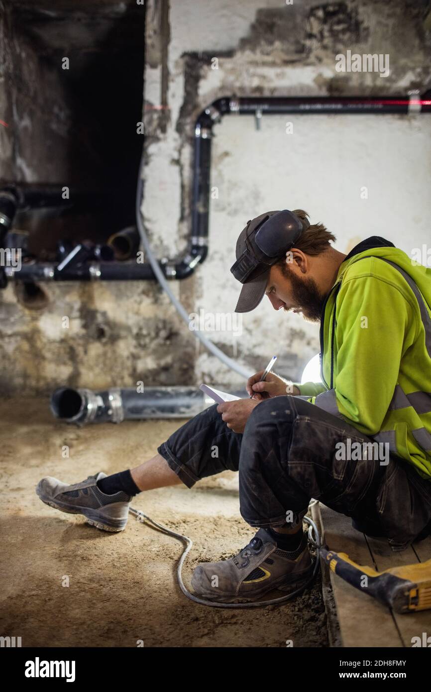 Worker working with floor basement hi-res stock photography and images ...