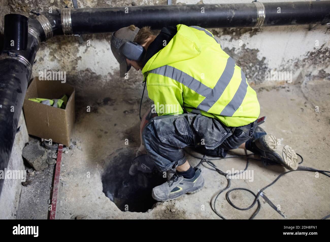 Drilling floor hi-res stock photography and images - Alamy