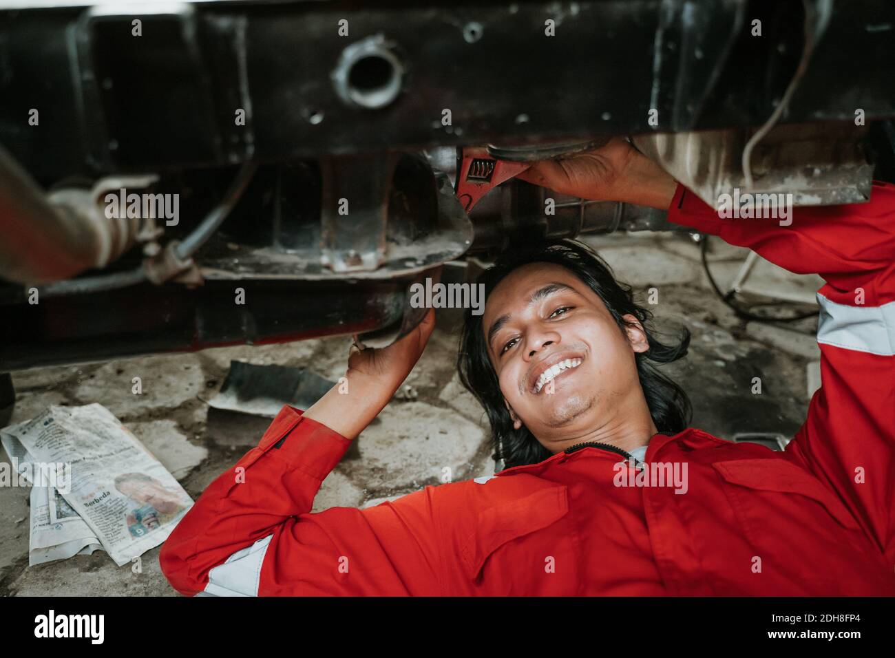 Car engine parts floor hi-res stock photography and images - Alamy