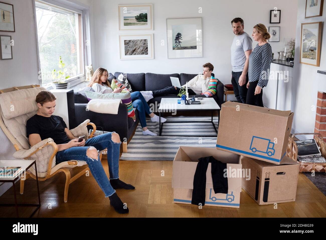 Cardboard boxes children hi-res stock photography and images - Alamy