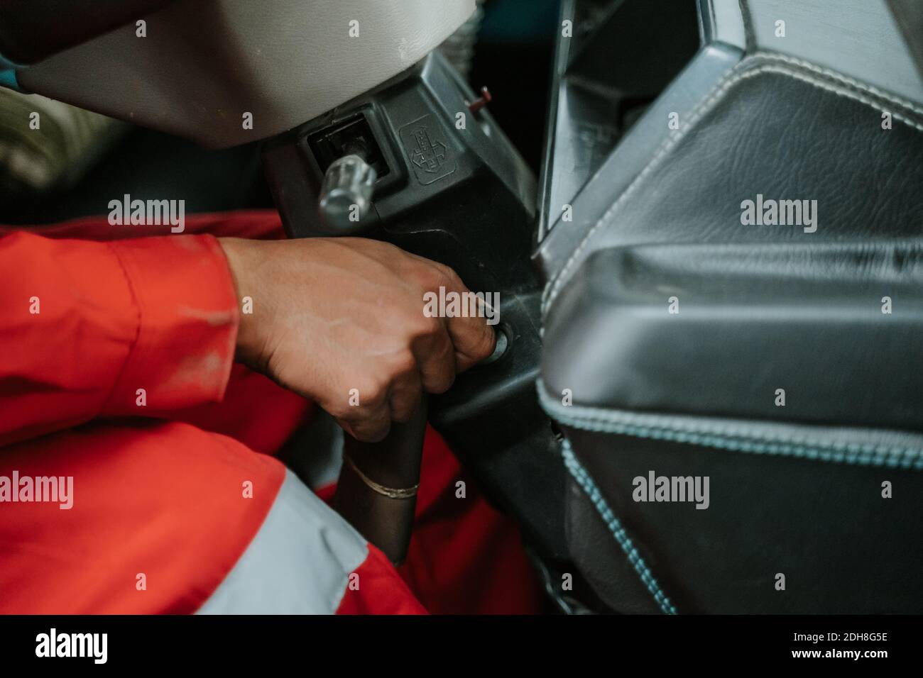 Closeup hand of mechanic test the machine of the car Stock Photo - Alamy