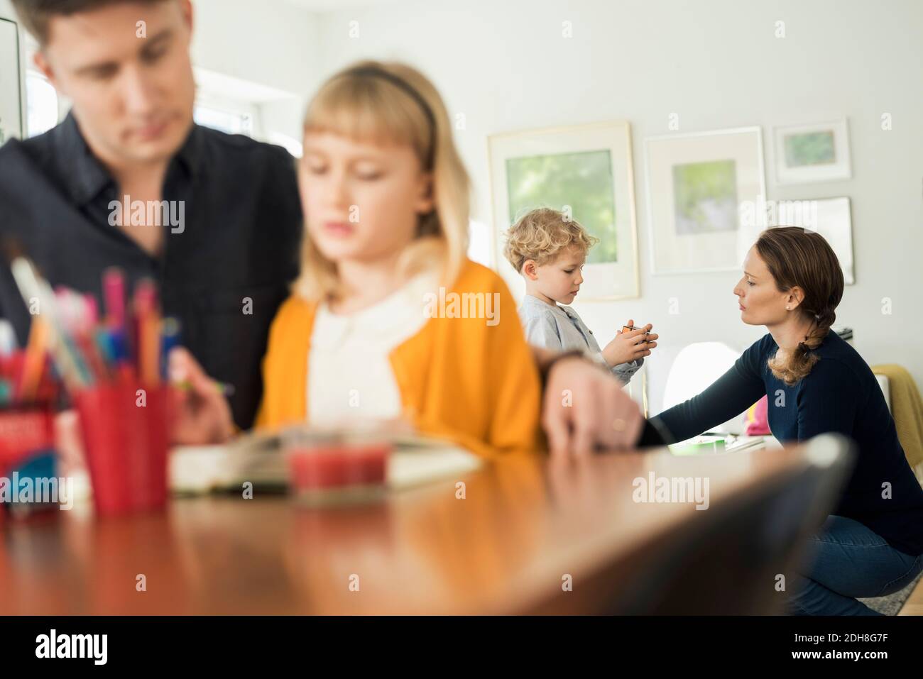 Father son talking serious hi-res stock photography and images - Alamy