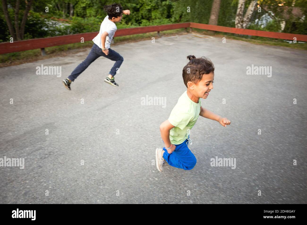 Children playing in the outdoors hi-res stock photography and images ...