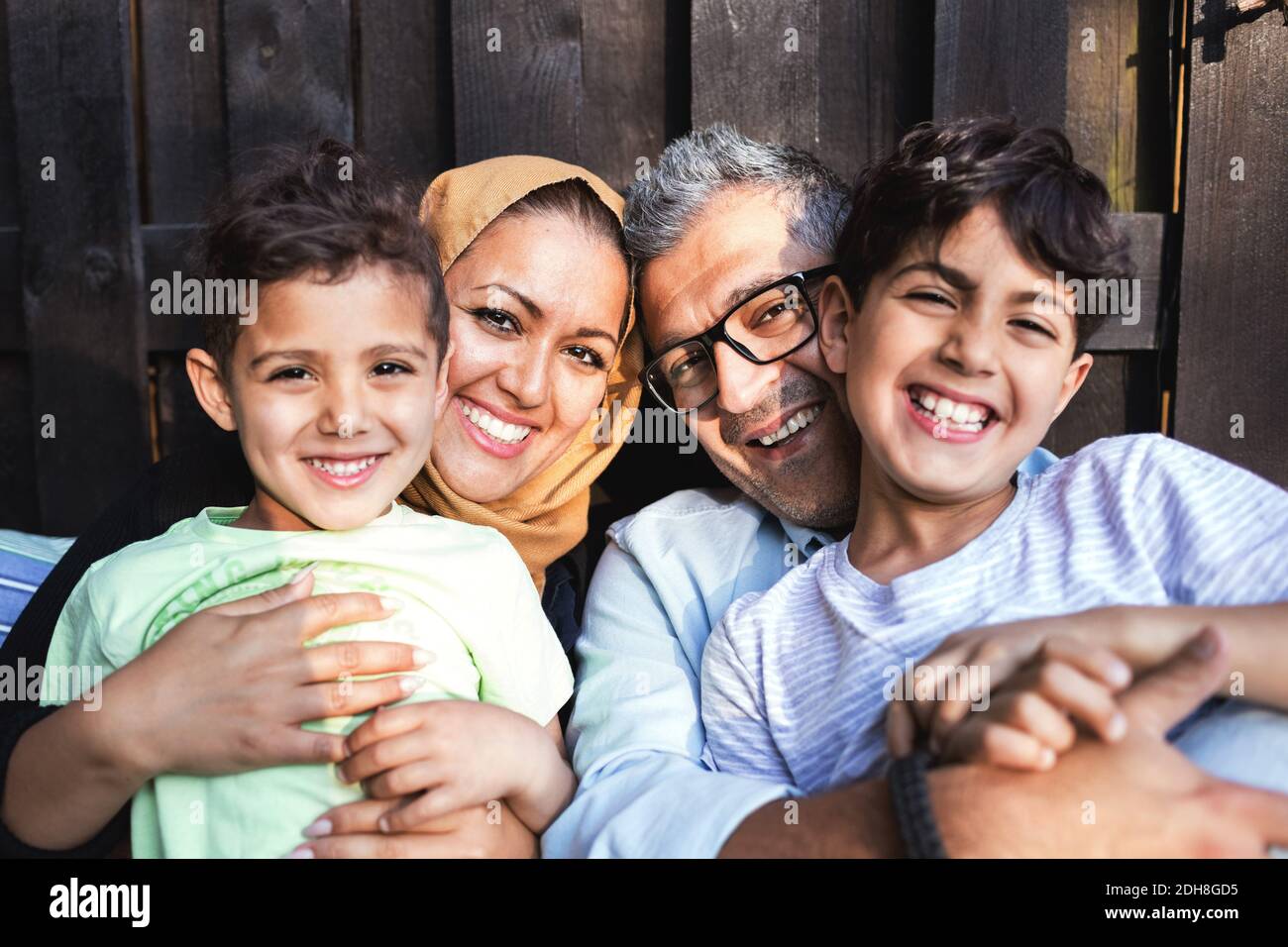 Muslim family portrait house hi-res stock photography and images - Alamy