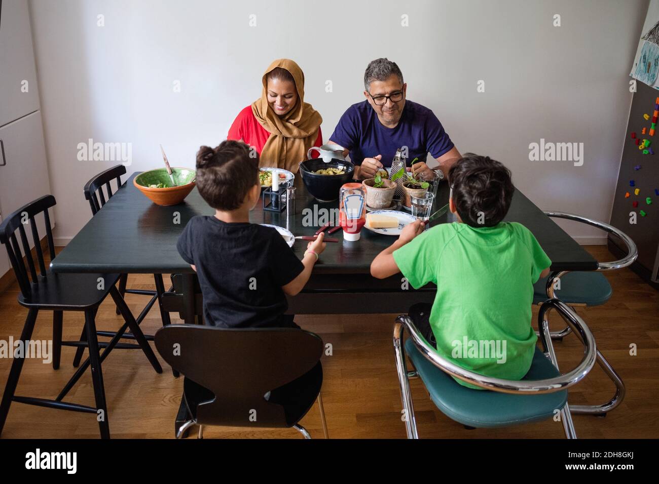 Meal family dining table hi-res stock photography and images - Alamy