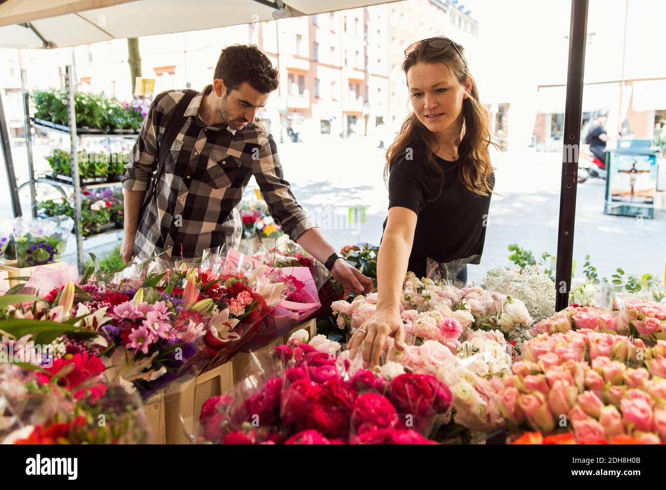 Couple choosing flowers at market Stock Photo - Alamy