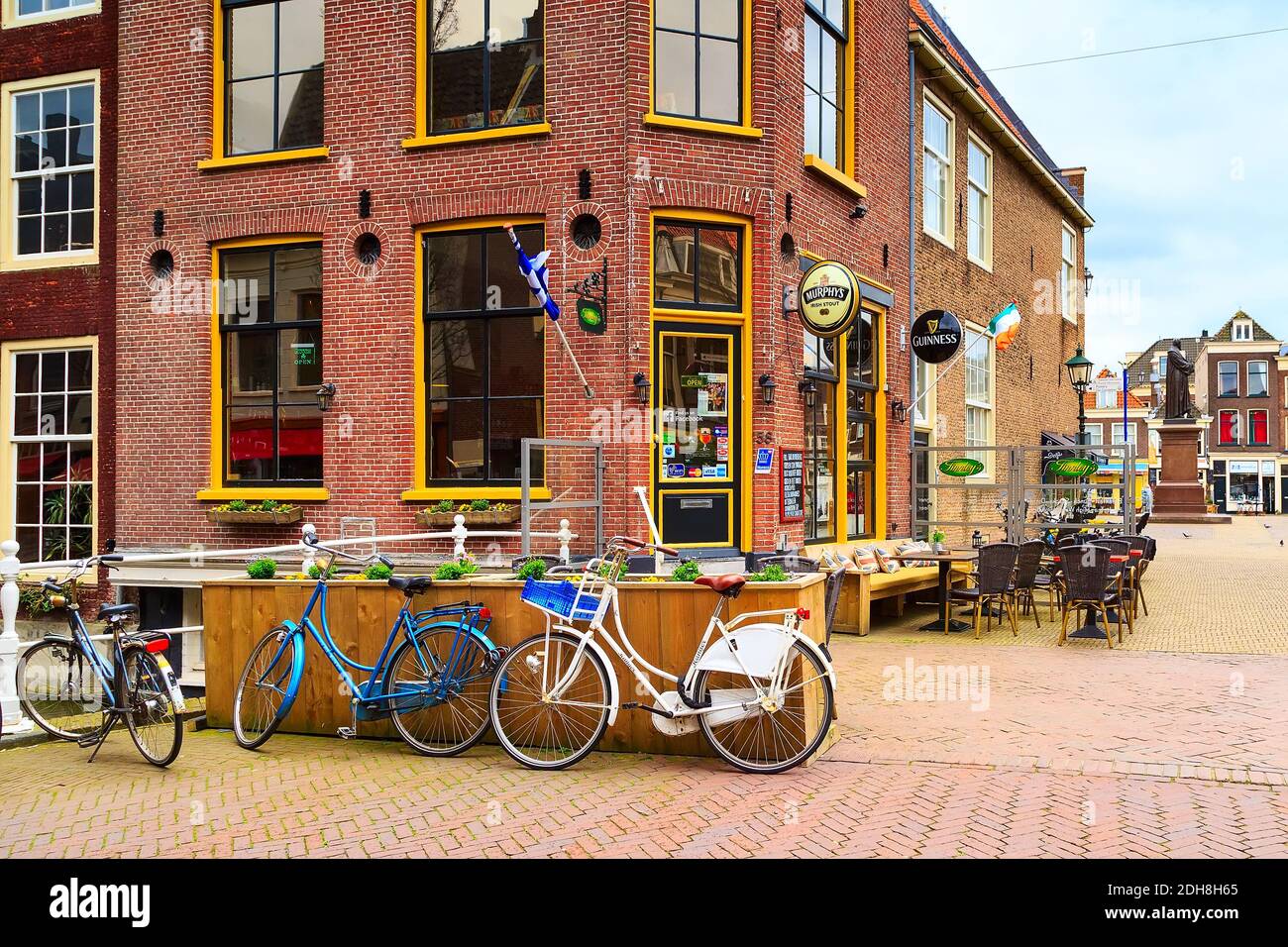 View of houses in delft hi-res stock photography and images - Alamy