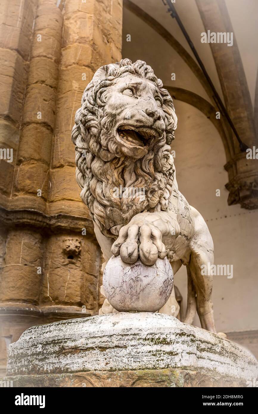 Florence, Italy lion statue Stock Photo - Alamy
