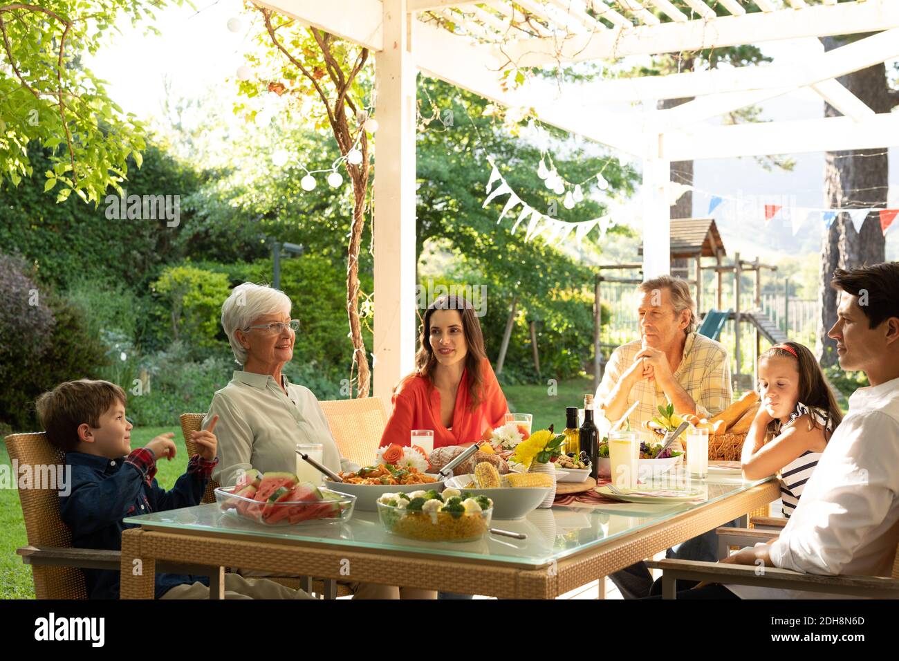 Father son eating outside hi-res stock photography and images - Alamy