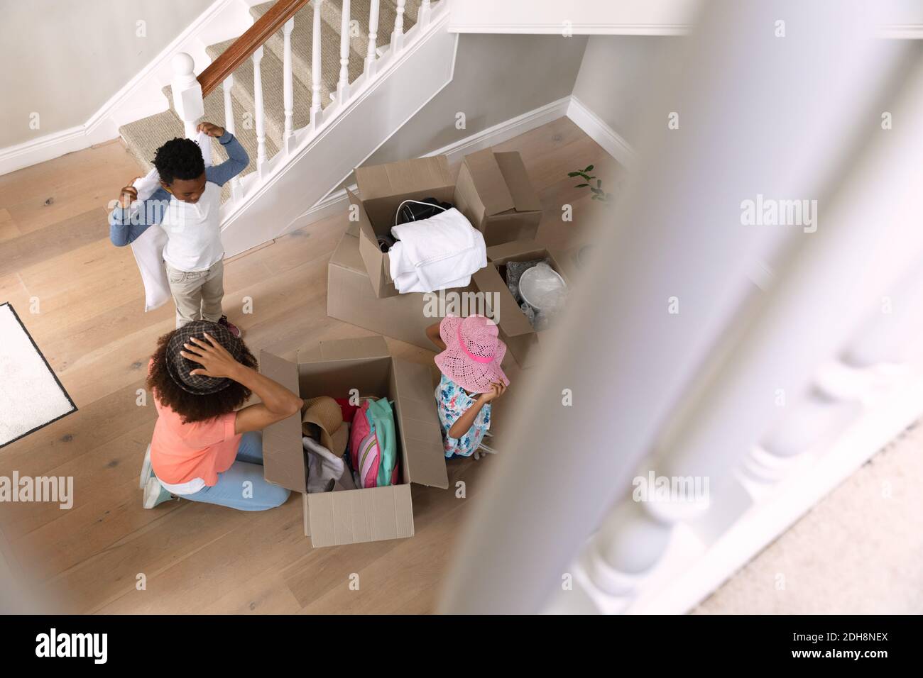 Child moving house black hi-res stock photography and images - Alamy