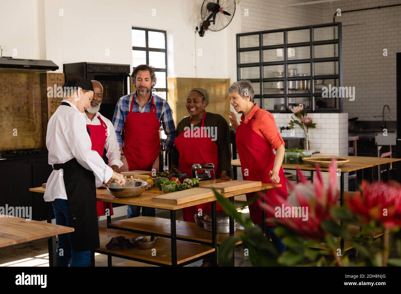 Chef explaining while cooking Stock Photo - Alamy Chef explaining while cooking Stock Photo - Alamy