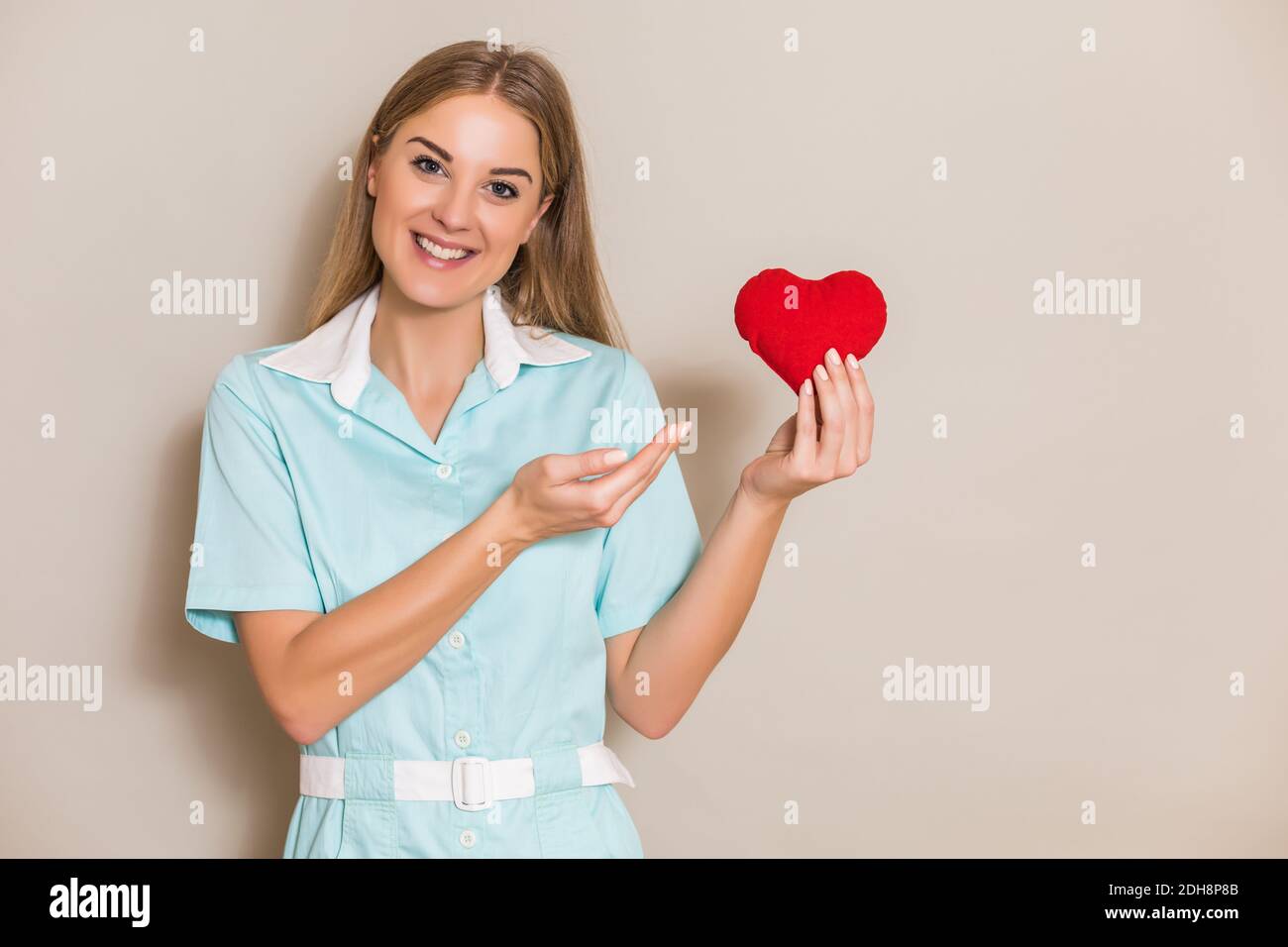 Portrait of medical nurse holding red heart Stock Photo - Alamy