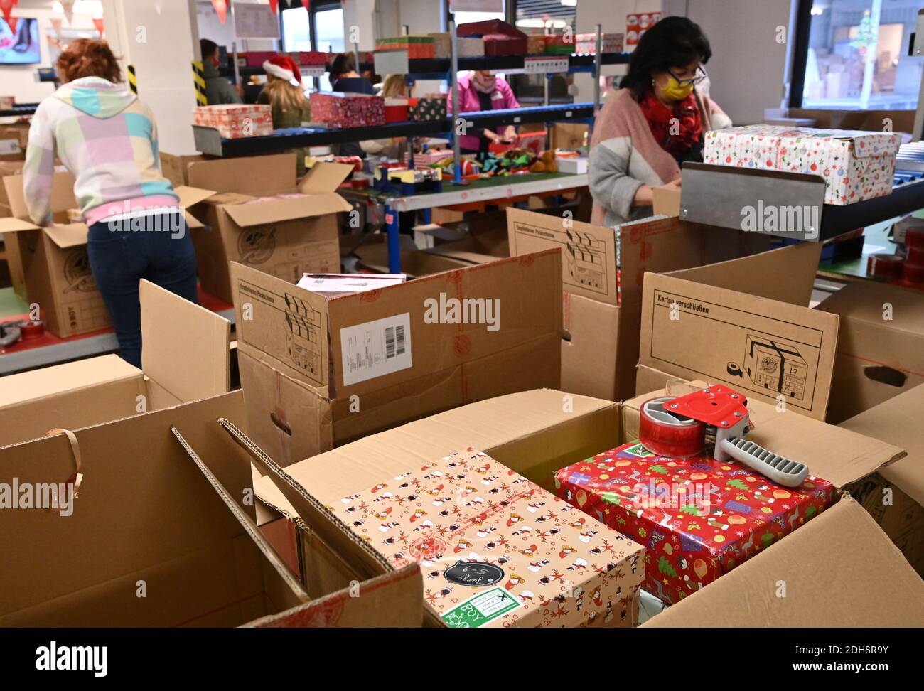Samaritans purse hi-res stock photography and images - Alamy