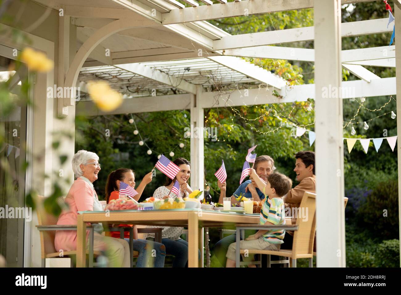 Family celebrating fourth of july hi-res stock photography and images ...