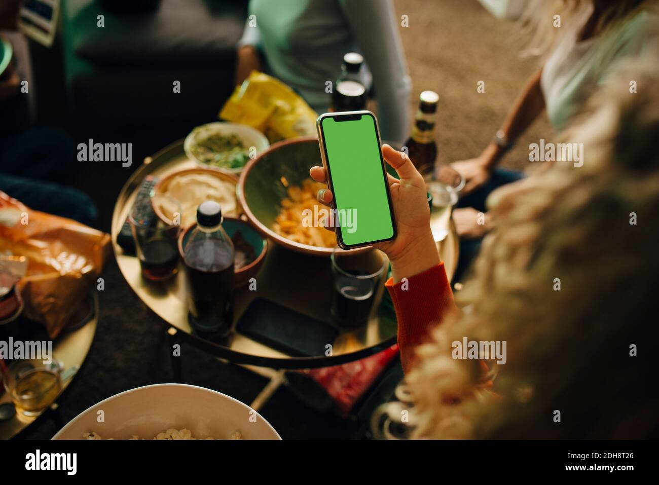 Family television games phone hi-res stock photography and images - Alamy
