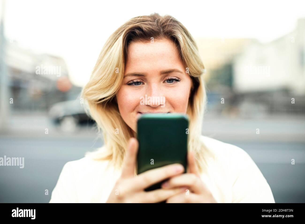 Real life mobile phone use hi-res stock photography and images - Alamy