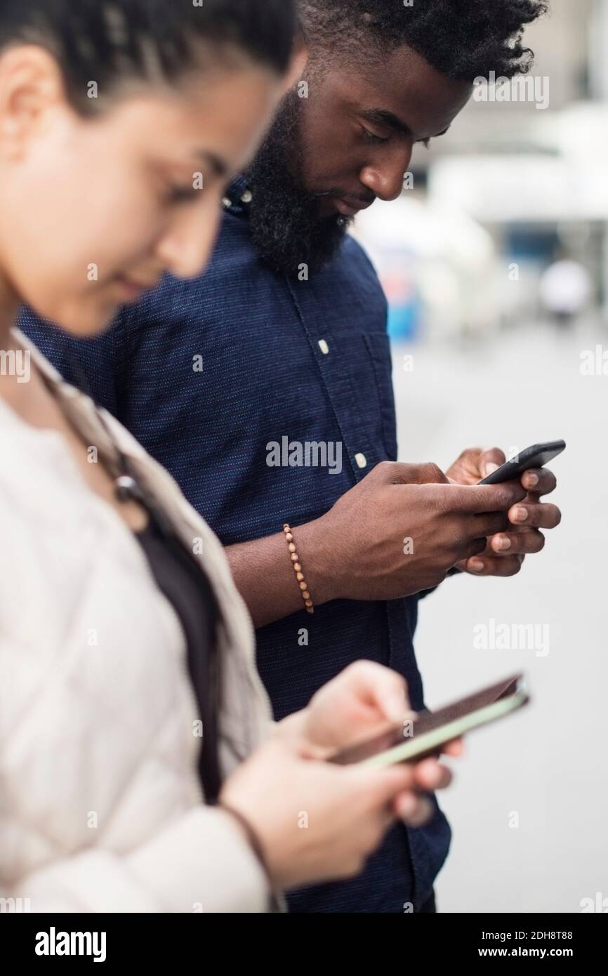 Young men holding mobile phones hi-res stock photography and images - Alamy