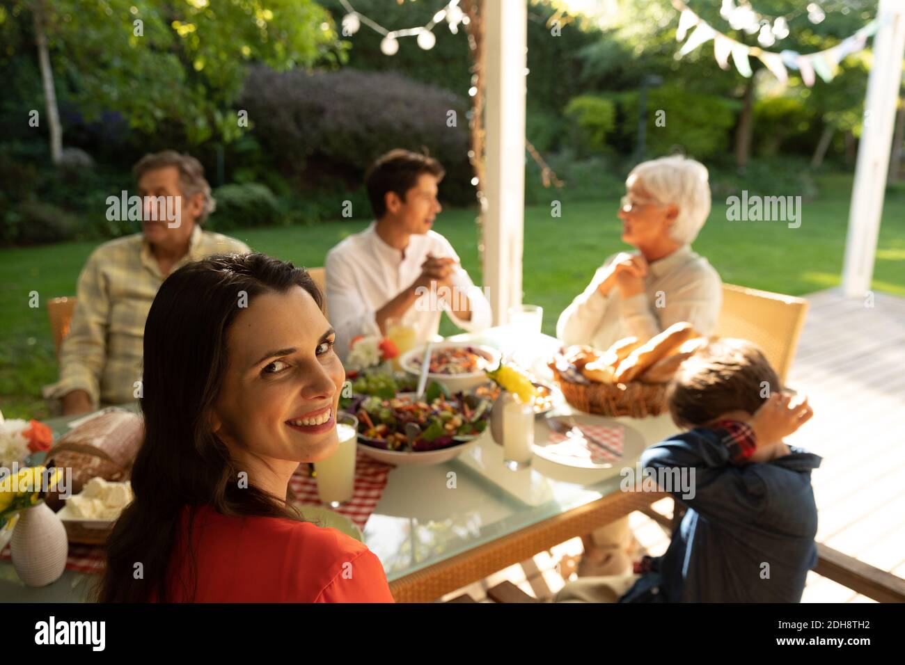 Children interacting outside hi-res stock photography and images - Alamy