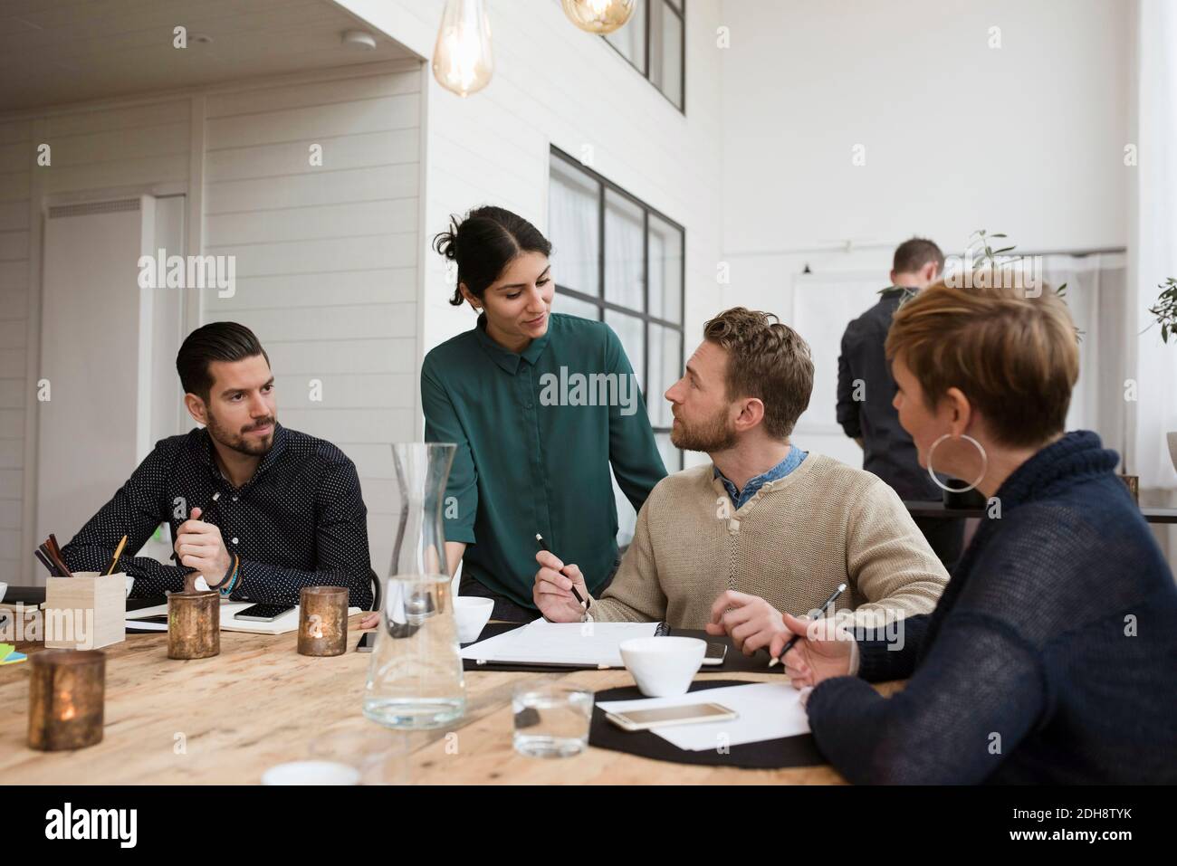 Professional meeting table hi-res stock photography and images - Alamy