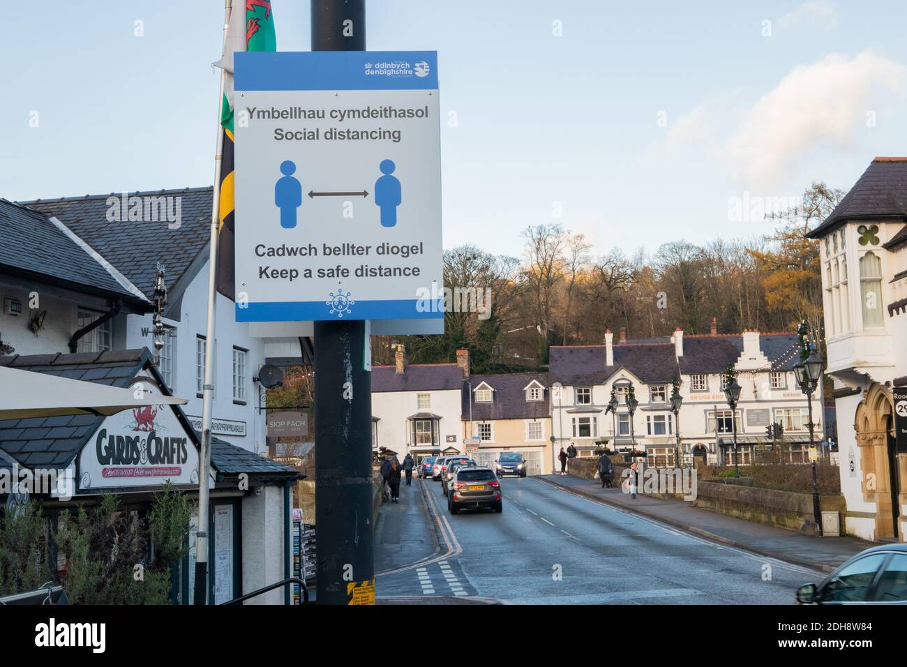 Welsh road signs hi-res stock photography and images - Alamy