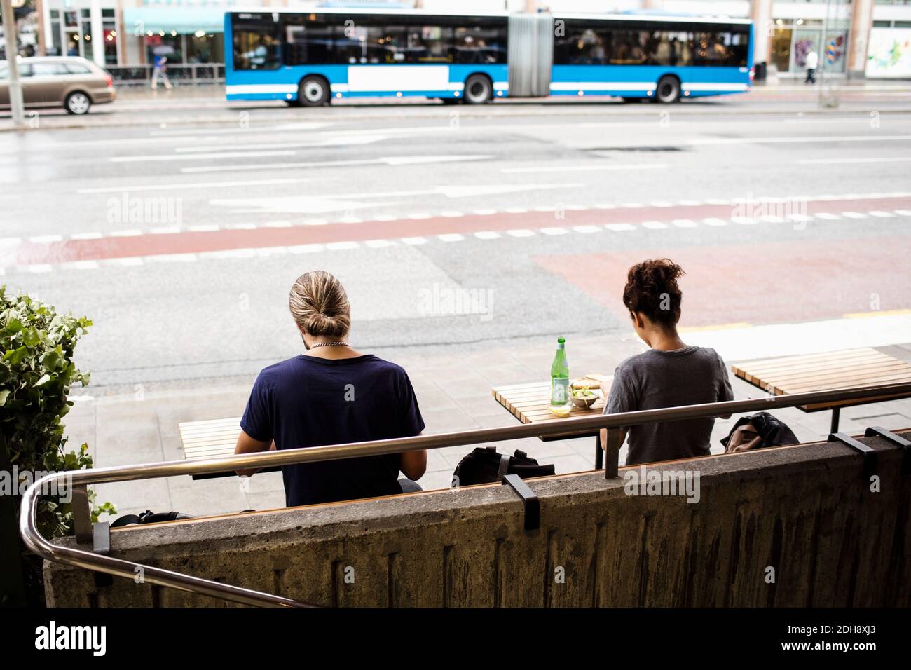 People coaches and tables hi-res stock photography and images - Alamy