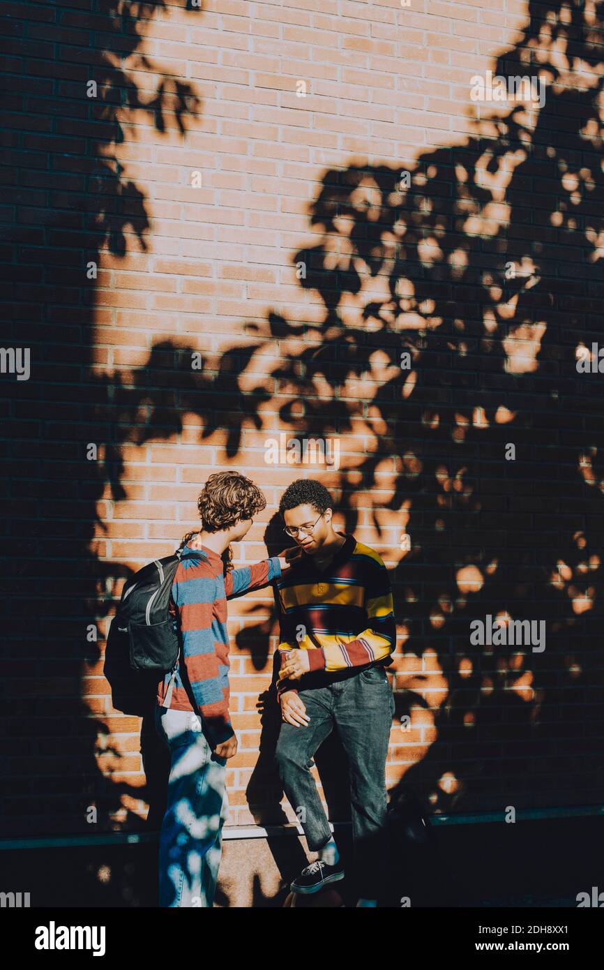 Person consoling hi-res stock photography and images - Alamy