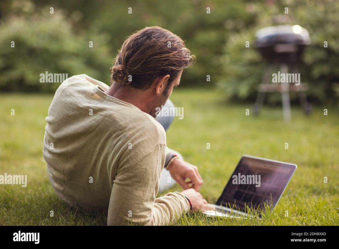 Back view display hi-res stock photography and images - Alamy