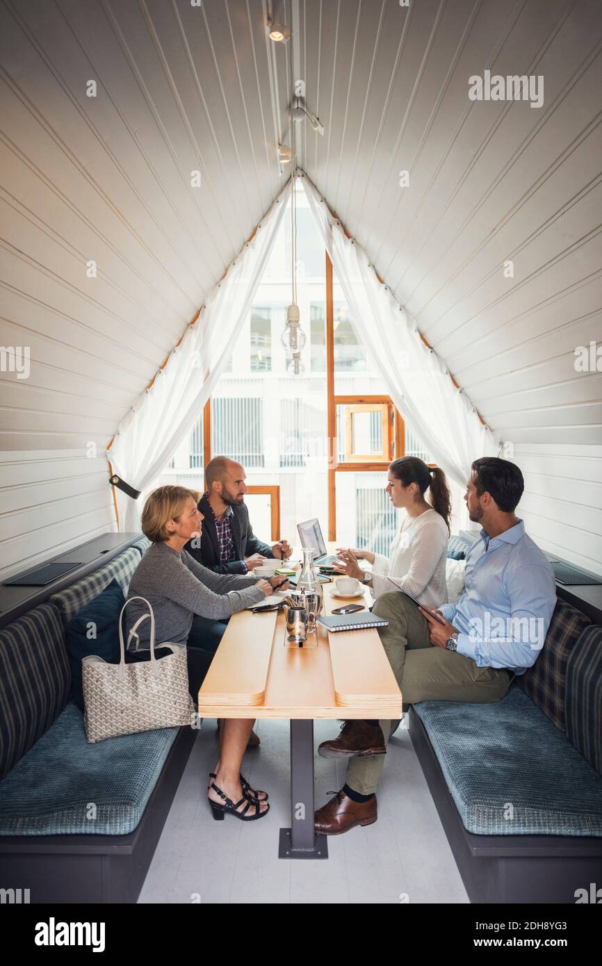 Working table hi-res stock photography and images - Alamy