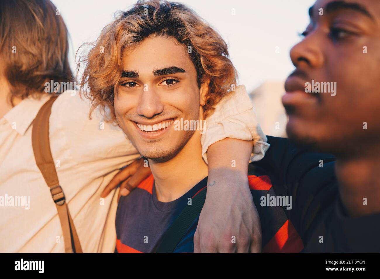 Three young teenage male friends hi-res stock photography and images - Alamy