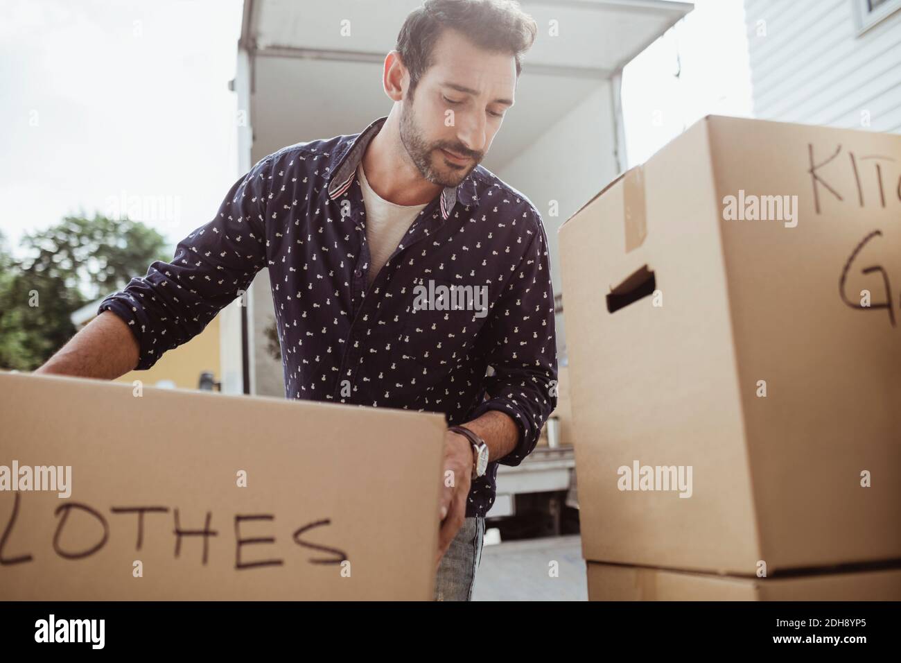 Unloading van with boxes hi-res stock photography and images - Alamy